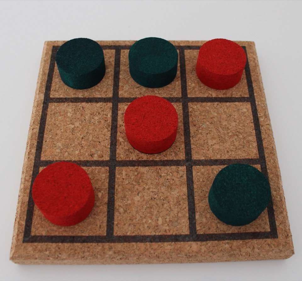 Tic tac toe – Cork 'N' Play